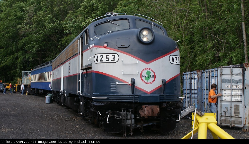 NJDOT E8 4253 has a new life at the URHS yard in boonton
